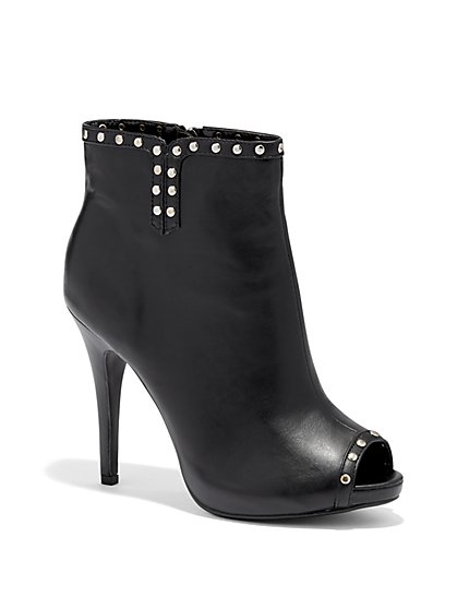 New Trendy Plus Size Fashion for Women | Fashion To Figure